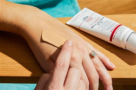 What Is Tinted Sunscreen Benefits And Uses Explained 2026