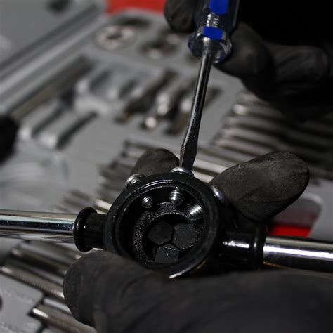 Metric And Sae Standard Tap And Die 60 Piece Rethread Set Rethreading Kit For