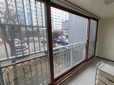 용암동 덕일마이빌 아파트 외부샤시와 현관문 인테리어필름 시트지 시공 충청북도 청주시 상당구 용담명암산성동 비즈프로필