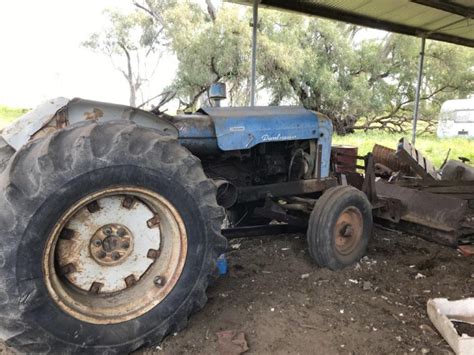 Lot 19 Fordson Tractor Modle 94142 With Front Blade Auctionsplus