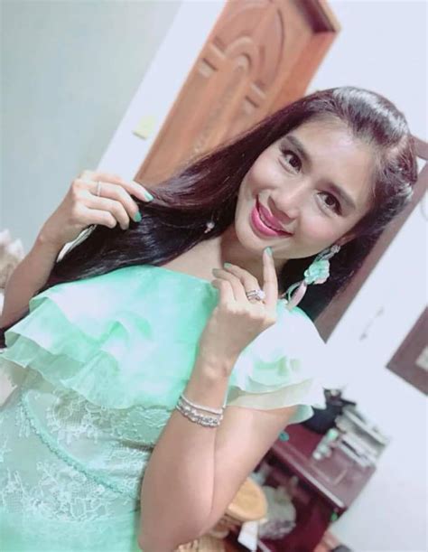 နုပျိုလှပတဲ့ ပန်းပွင့်လေးအလား လှသွေးကြွယ်နေတဲ့ ခိုင်သင်းကြည် Myanmarload
