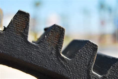 무료 이미지 작업 손 나무 과학 기술 포도 수확 복고풍의 잎 늙은 그림자 흙 기계 검은 닫다 공학 철 금속의 매크로 사진 산업 설비