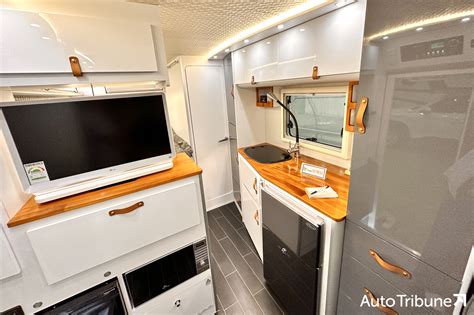 두 가족도 거뜬 투룸 개념의 1톤 캠핑카 와이드 640 [2023 캠핑카쇼]