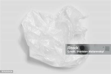 흰색 바탕에 흰색 비닐 봉투입니다 흰색 비닐 봉투 질감 매크로 배경 자연 치료를위한 비닐 봉지 감소 비닐 봉지 사용을 자제하는 캠페인의 상징 0명에 대한 스톡 사진 및 기타