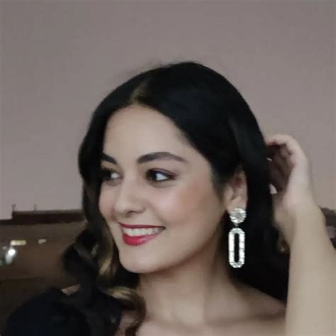 ‎نگین‎ Neginikh • Threads Say More