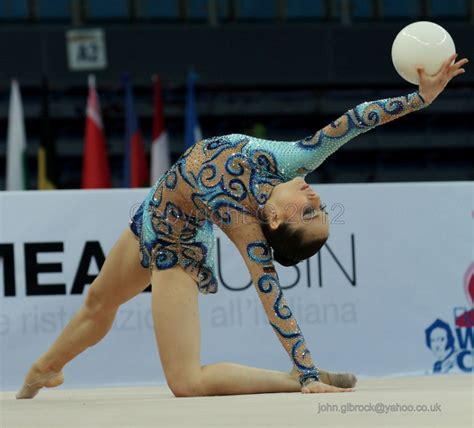 ХУДОЖЕСТВЕНА ГИМНАСТИКА И СРОДНИ СПОРТОВЕ • Виж темата Силвия Митева