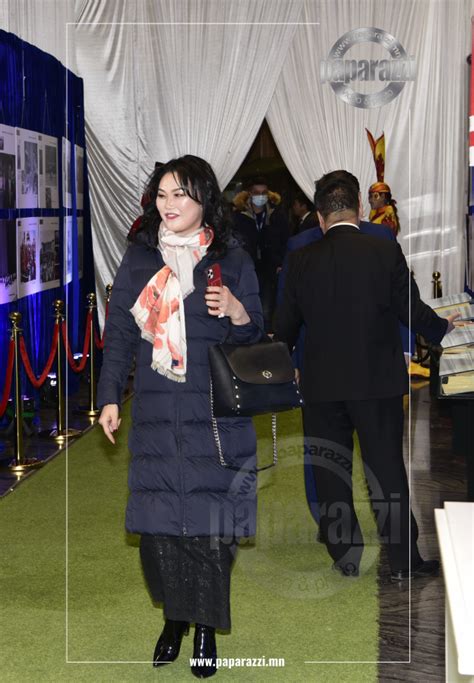 Photo Paparazzi ••• “Миний Монголын тэнгэрт өдөлсөн бүргэд бусдын тэнгэрт өдөөн цацдаггүй