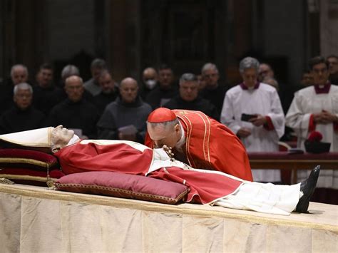 El papa Francisco presidirá el histórico funeral de Benedicto XVI - Catamarca Actual