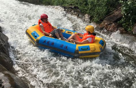 漂流可以带包上船吗玩漂流可以背双肩包吗漂流的时候包放哪大山谷图库