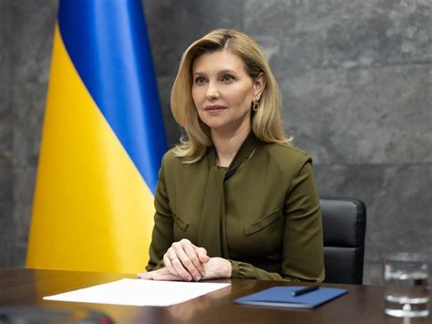 Олена Зеленська зʼявилася на коронації Чарльза ІІІ в елегантному вбранні — фото — 1 1