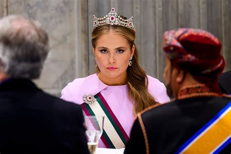 Monarchie Wint Aan Populariteit Kroonprinses Amalia Stijgt Met Stip In