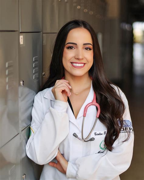 Caroline Koff 1 2 👩🏻‍⚕️🤍 Instagram