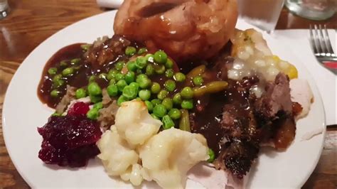 잉글랜드 대표음식 로스트 비프와 터키 요크셔 푸딩은 고기가 귀한 시절 미리 배를 채우기 위해 먹기도 Youtube