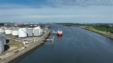 Crude Oil Tanker Ships Unloading Petrochemicals Shore Fuel Depot Stock Video Cloudvisual