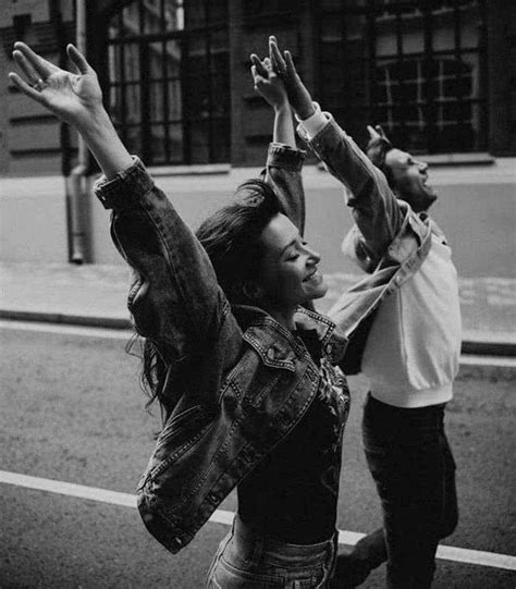 لبخندت تفسیر شعرهای مولاناست با تُ دلم گرمه بی تُ جهان تنهاست یغما گلرویی R Icyvirus