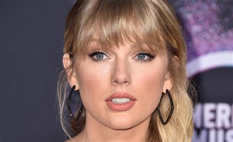 Taylor Swift Convinces Fans Shes Going To Appear In Friend Ryan