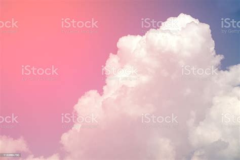낭만적 인 하늘 배경과 질감 아름 다운 무성 한 분홍색 구름 0명에 대한 스톡 사진 및 기타 이미지 0명 경관 경외감