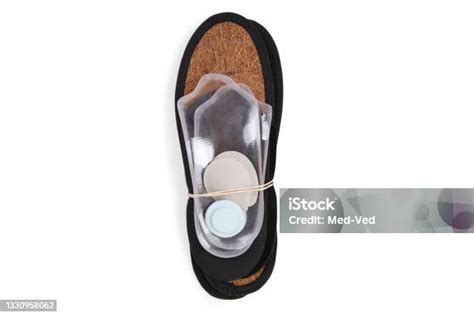 흰색 배경에 고립 된 정형 외과 깔창 평평한 발과 발 질환의 치료 및 예방 발 관리 발에 대한 편안함 편안한 신발을 착용하십시오 의료 인솔 0명에 대한 스톡 사진 및 기타