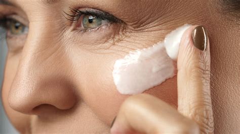 The Best Ways To Treat Crows Feet Around Your Eyes