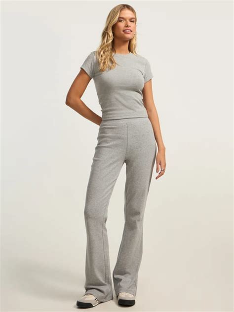 Looks Com Cores Que Combinam Com Cinza Donna Modelli