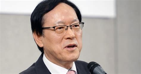 기자간담회 인사말하는 김용환 농협금융 회장