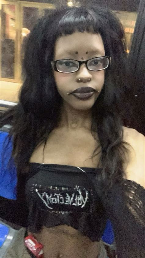 Pin By 𝓚 On ☁︎·̩͙ Reverb Mall Goth Makeup Y2k Hairstyles Afro Punk
