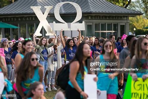 Members Of Chi Omega Stock Fotos Und Bilder Getty Images