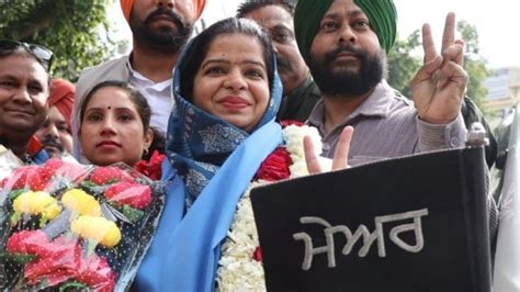 Aaps Inderjit Kaur A Former School Principal Is First Woman Mayor Of
