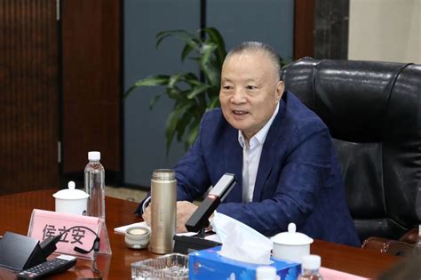 中国工程院院士、中国人民解放军火箭军工程大学教授侯立安在 十四五”到2035年中国健康饮水产业发展愿景报告上发言健康饮水之家