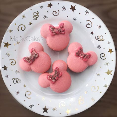 Minnie Mouse Macarons 😍 Rbaking