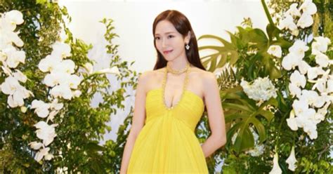 제시카 아찔한 노란 드레스 입고 미소섹시우아 N샷