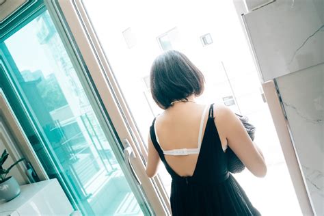 Ảnh Nóng 18 Gái Xinh ZIA Kwon 권지아 Loozy With Delivery Man Set 01