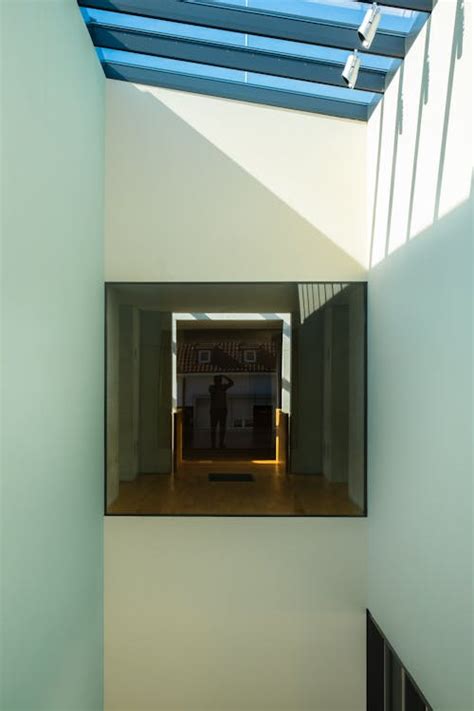 가벼운 각도 강철 건설 건축 건축의 곡선 골조 관념적인 구성 구조 그늘 그림자 기술 기하학 다이나믹한 도시의 도시화 디자인 목조 미니멀