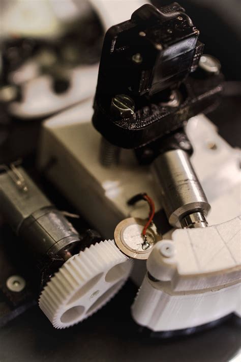 Glitch Robot Performance — Moritz Simon Geist