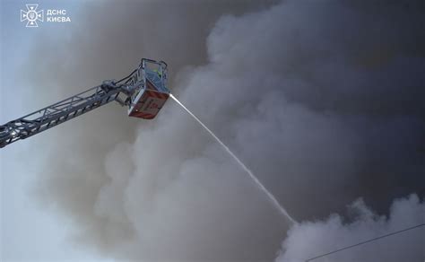 У Києві через атаку «шахедів спалахнули пожежі є постраждалі ФОТО Вечірній Київ