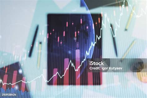 배경 평면도 외환 및 투자 개념에 세계지도와 현대 디지털 태블릿을 사용한 추상적 인 창조적 인 금융 그래프의 다중 노출 0명에 대한 스톡 사진 및 기타 이미지 Istock