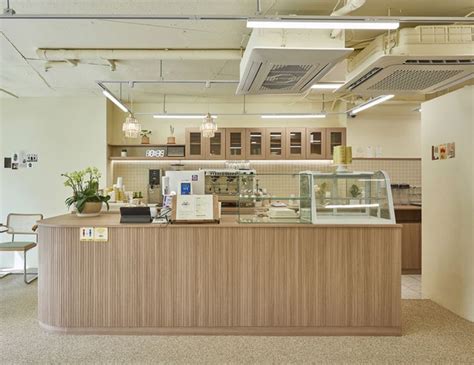 No2135 로파이 노란색 외관으로 포인트를 준 따뜻한 분위기의 18평 카페인테리어 견적 Cafe Shop Design Coffee Shop Design