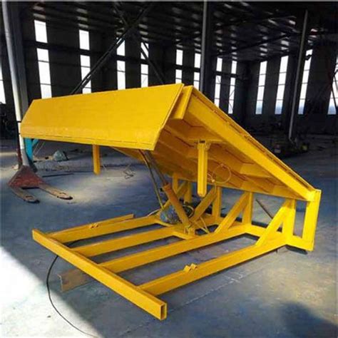 Customized Stationary Optional Color Hydraulic Dock Leveler Ramp Loading Dock Ramp In Warehouse