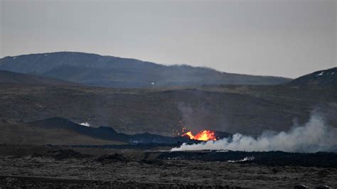 Vulkan Auf Island Erneut Ausgebrochen Dorf Evakuiert