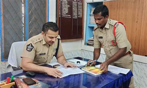 Kadapa Sp Siddharth Kaushal Makes Surprise Visit To Duvvur Police Station