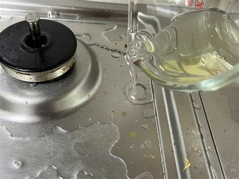 가스레인지 기름 때 ‘이것 부으세요 새 것처럼 반짝반짝 빛납니다