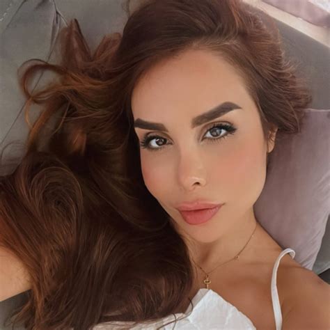 نقل قول نقاش؛ تمام ترسیم های ظریف و رنگ های زیبایی که در این کار می بینید رقص دستان من روی بوم