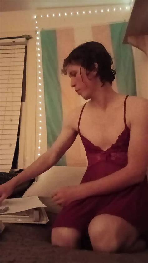 Trans Mädchen Findet Das Beste Gleitmittel Für Tiefes Analdehnen Mit