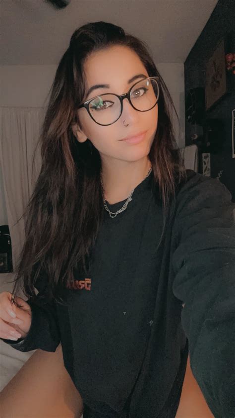 I Cant Help But Be A Night Owl 🦉🖤 23f R Selfie