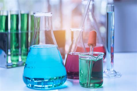 분석적인 의학 약 학 및 과학적인 연구 개념을 위한 액체를 가진 유리 제 실험실 화학 시험 관 Stem 주제에 대한 스톡 사진 및 기타 이미지 Istock