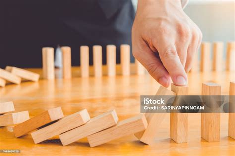 사업 계획의 개념 고성능 사업 프로세스 및 워크플로우 사업가 계획 및 사업 전략 도미노 효과 문제 해결 개선에 대한 스톡 사진