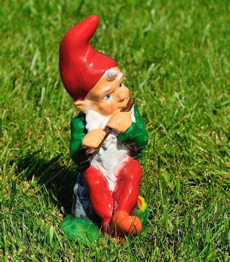 КУПИТИ Садова фігура Гном з флейтою малий ВСЬОГО ЗА 440 грн грн КРАЩІ