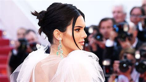 National No Bra Day See Stylish Celebrities Going Braless Hollywood Life