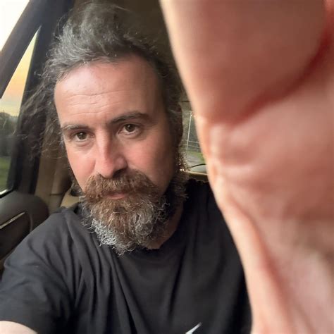 Giviko Didia Official მეგობრებო 😊 მე კი არა მინდა ვინმემ მეფეროს ან კარგი ადამიანი მიძახოს