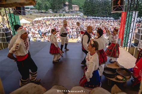 Жители и гости на Враца бяха част от Северняшката сватба снимки